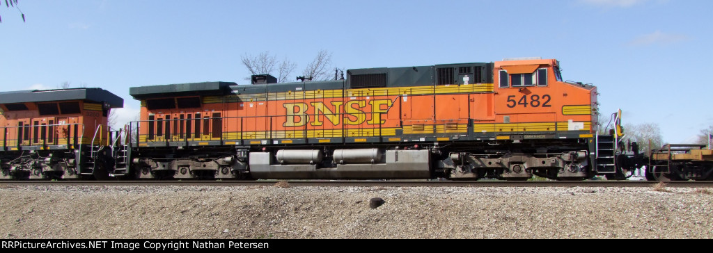 BNSF 5482